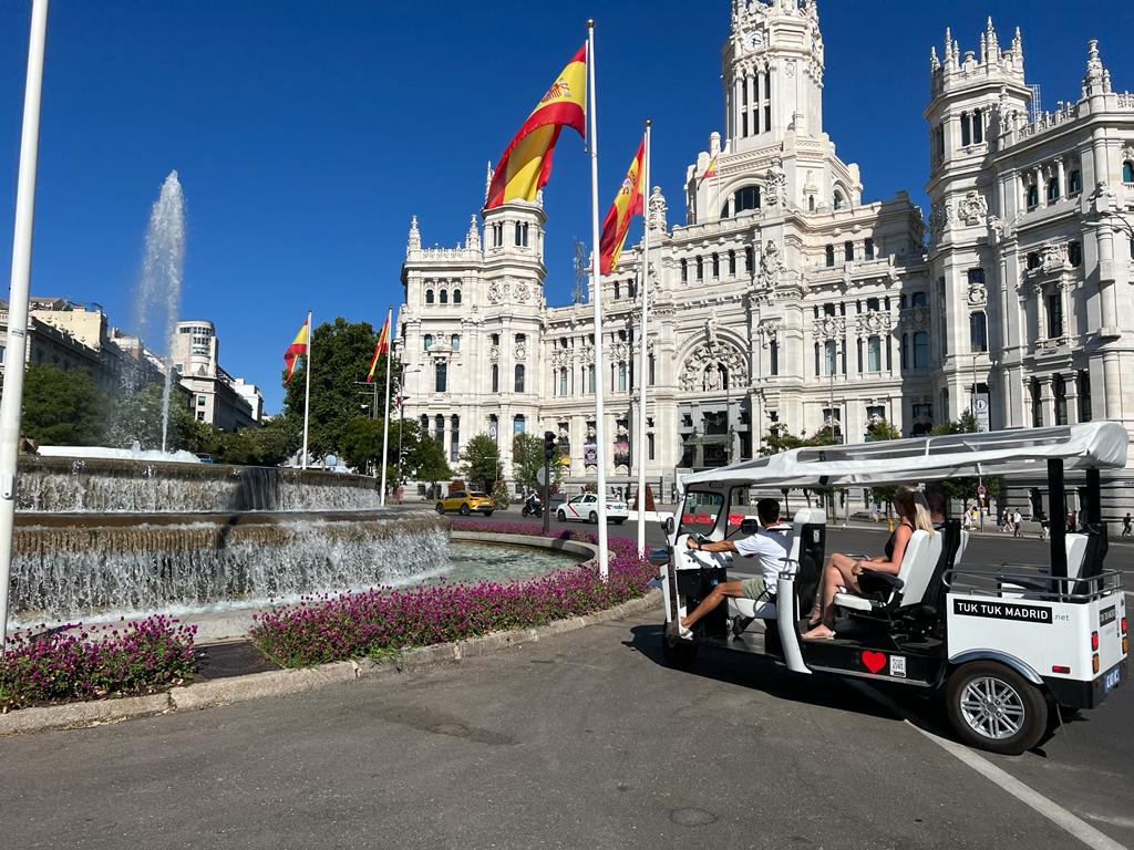 TOUR EN TUK TUK MADRID 3 HORAS - LOCAL GUIDES - 2023
